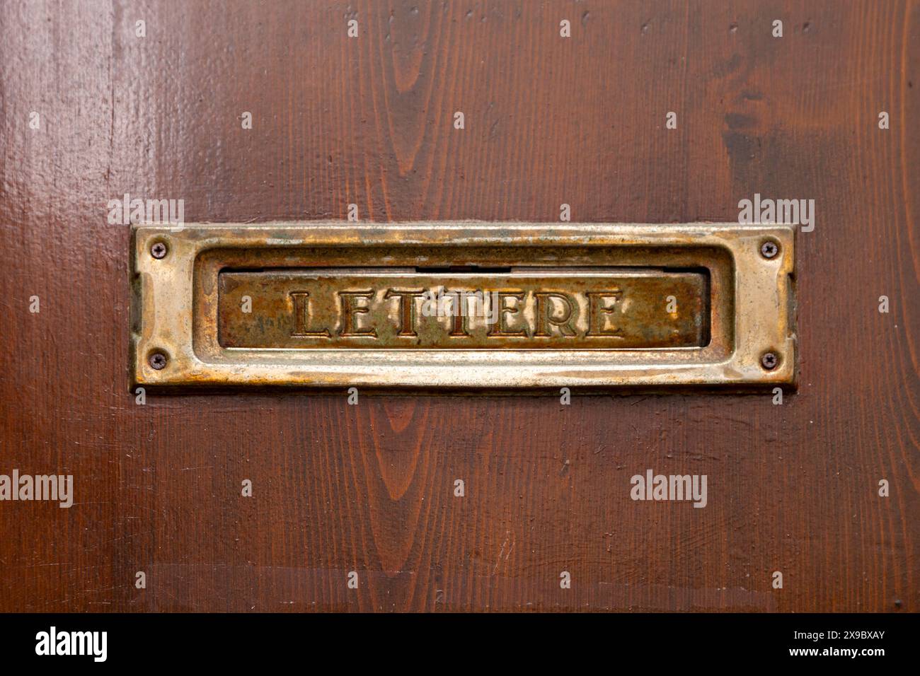 Mail slot in door hi-res stock photography and images - Alamy