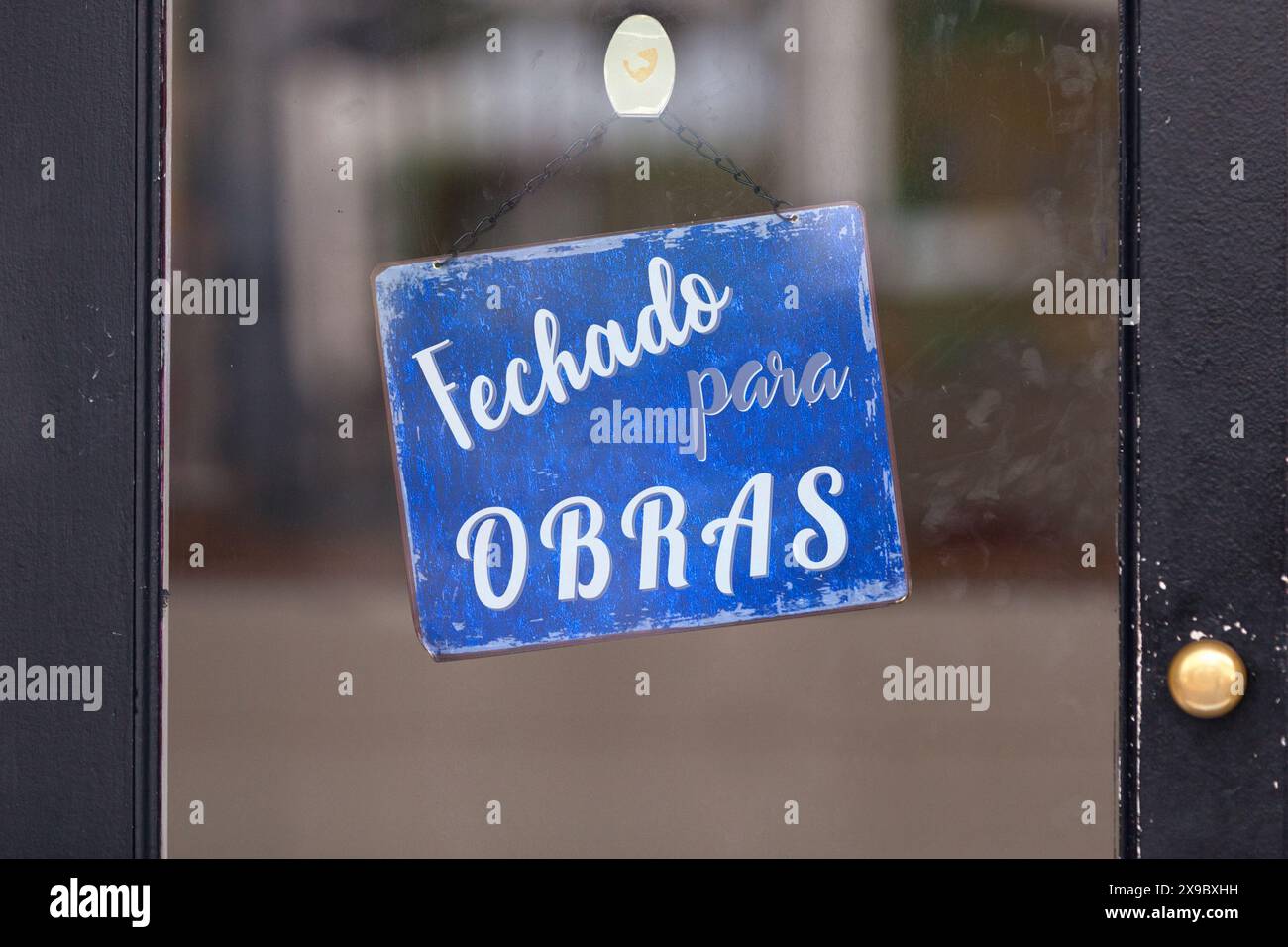 Fechado para obras hi-res stock photography and images - Alamy