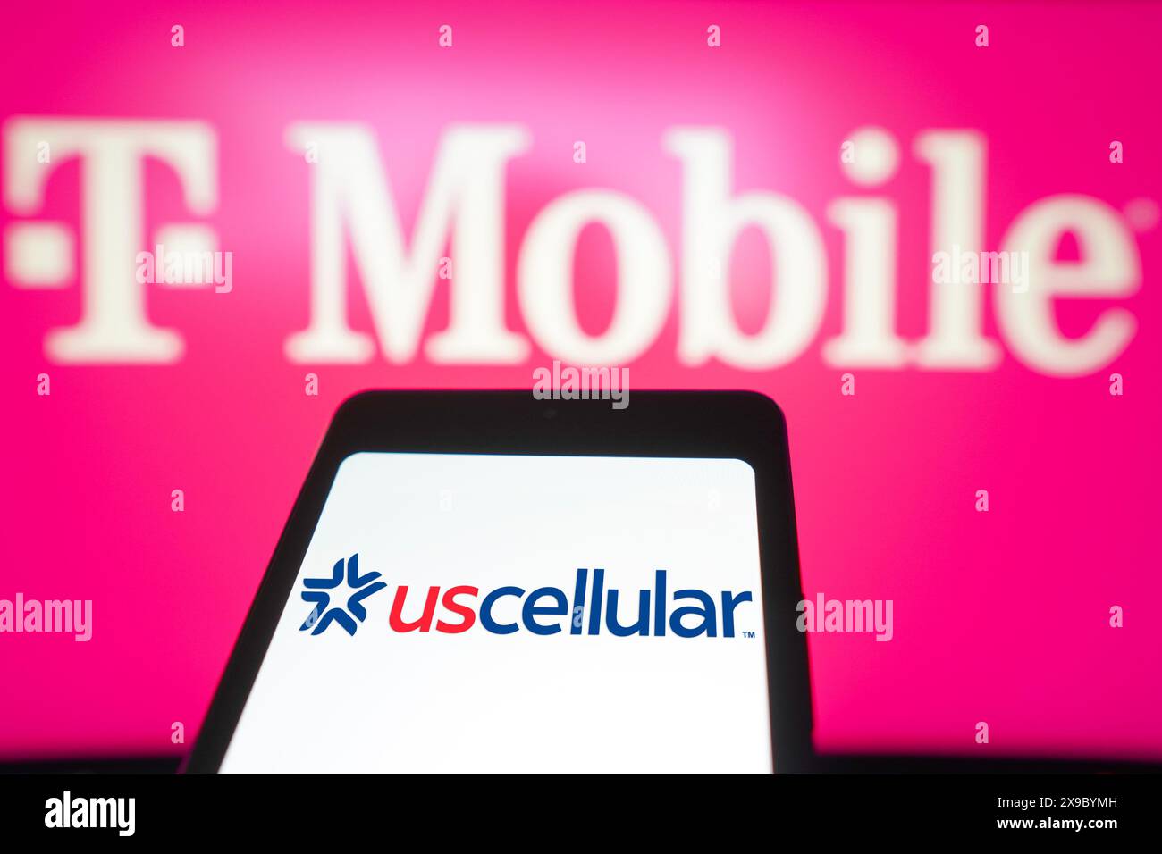 Cellular logo hi-res stock photography and images - Alamy
