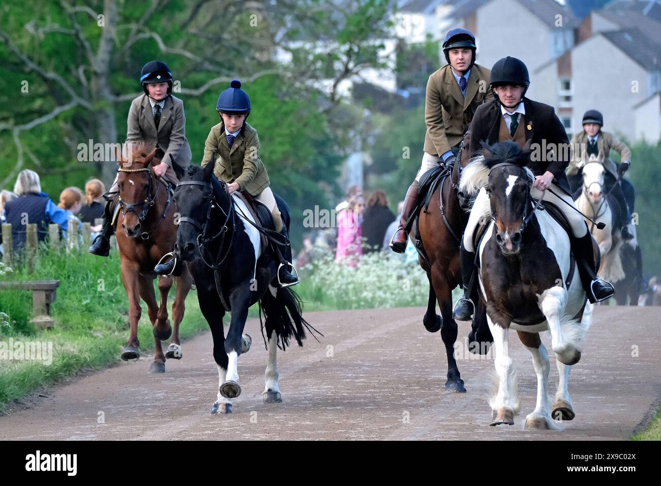 Hawick Common Riding 2024, Riders on the The Nipknowes heading to St ...