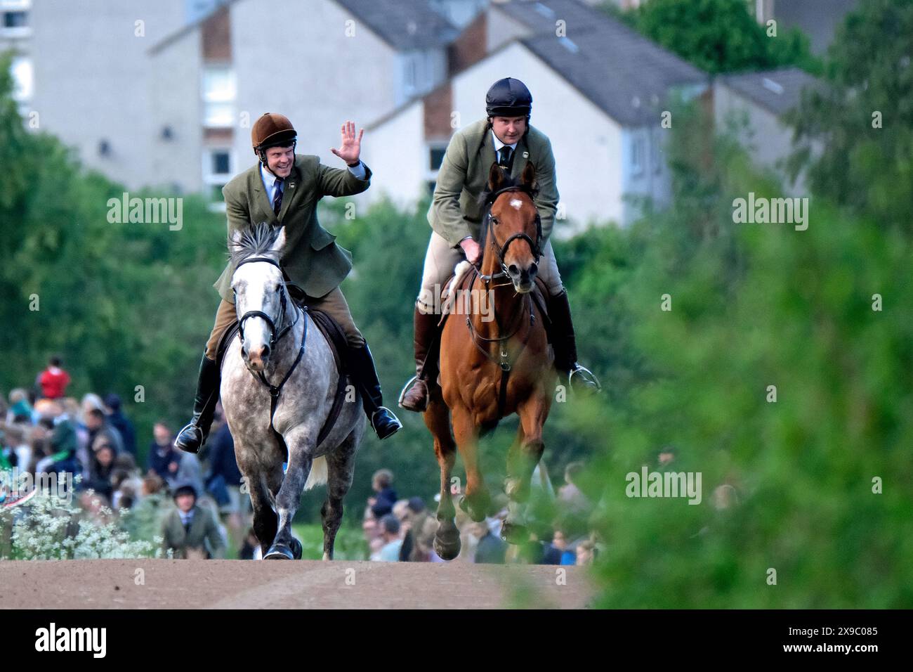 Hawick Common Riding 2024, Riders on the The Nipknowes heading to St ...