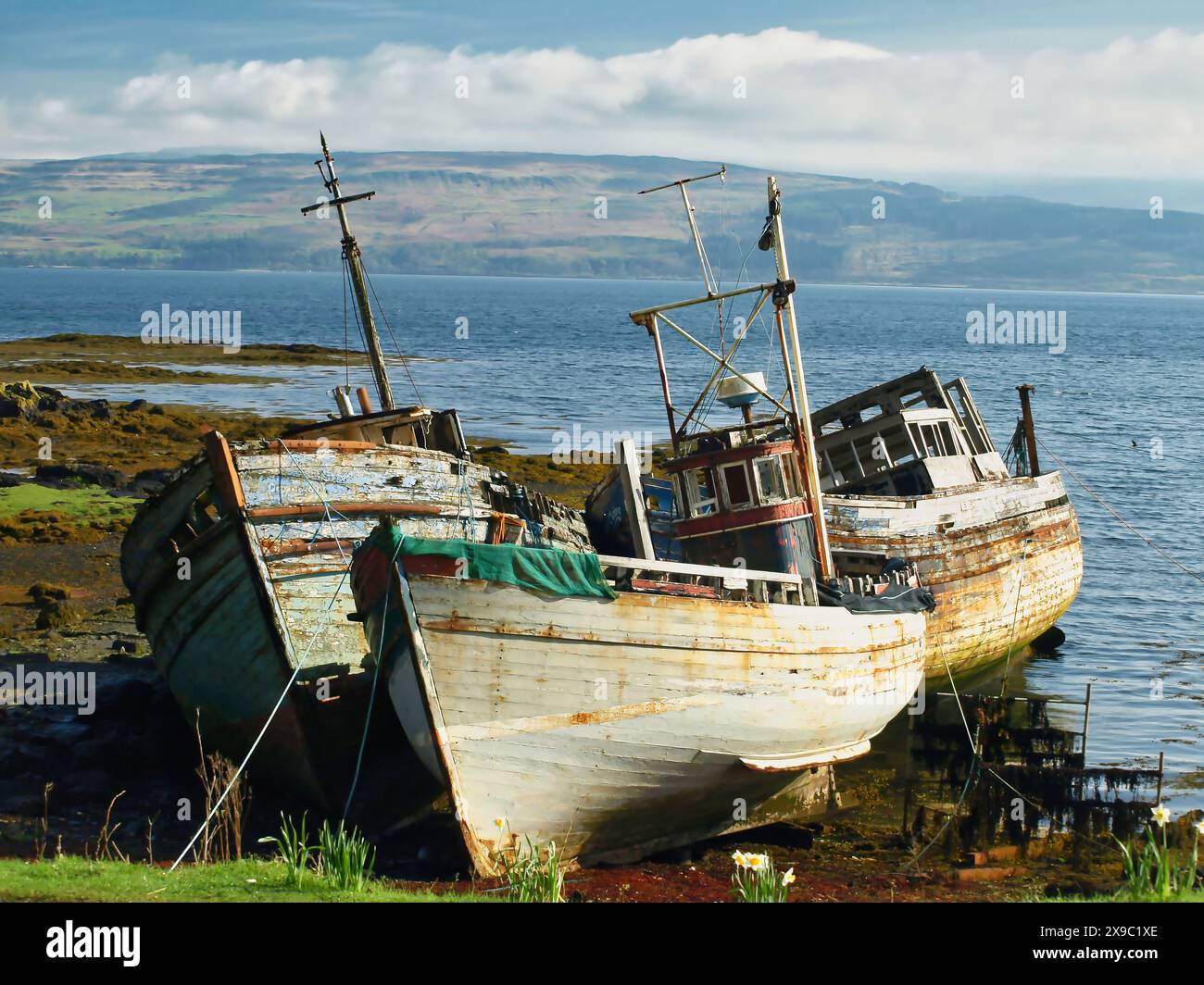 Fishing boats tobermory hi-res stock photography and images - Alamy