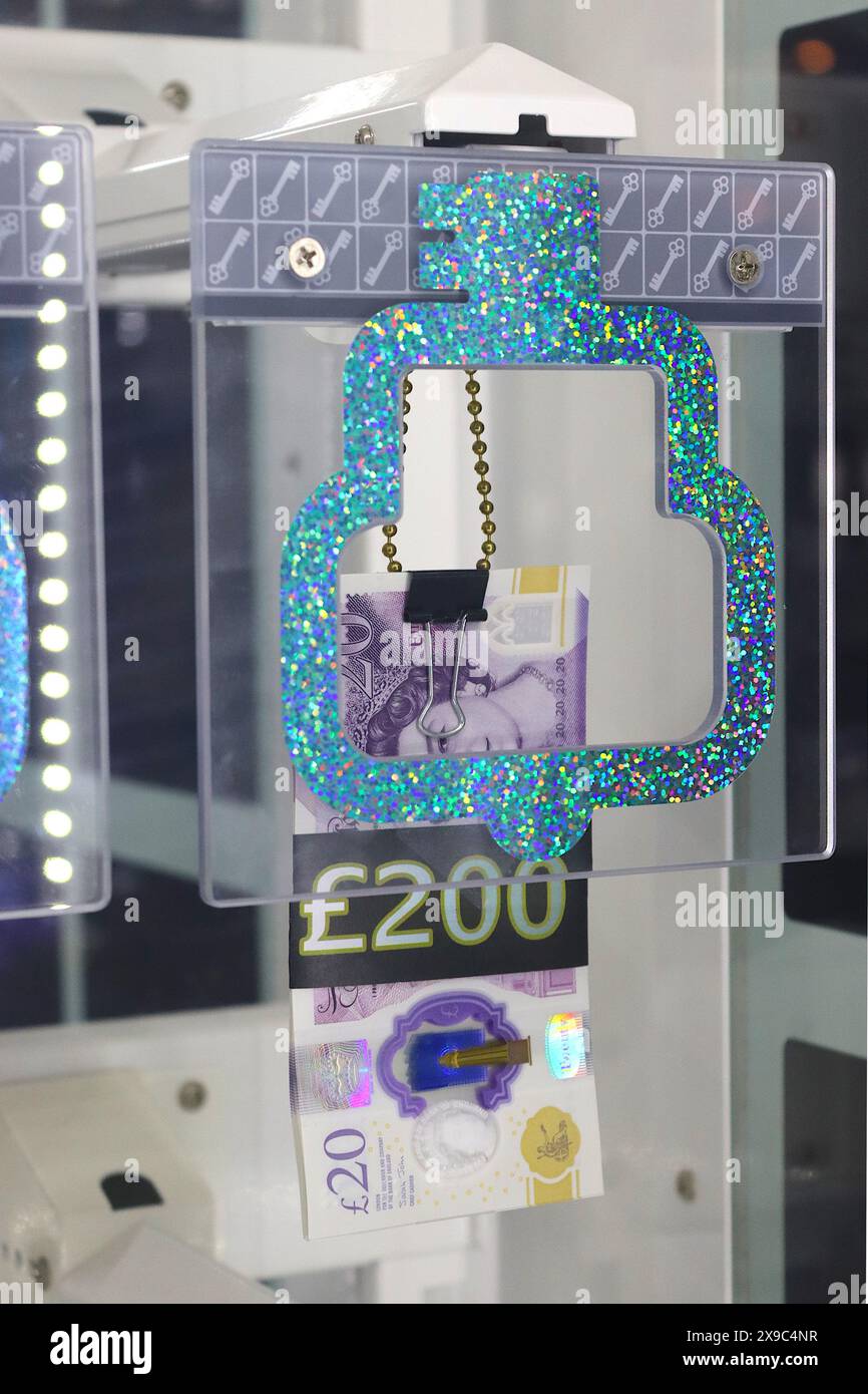 Playing game for prize hi-res stock photography and images - Alamy