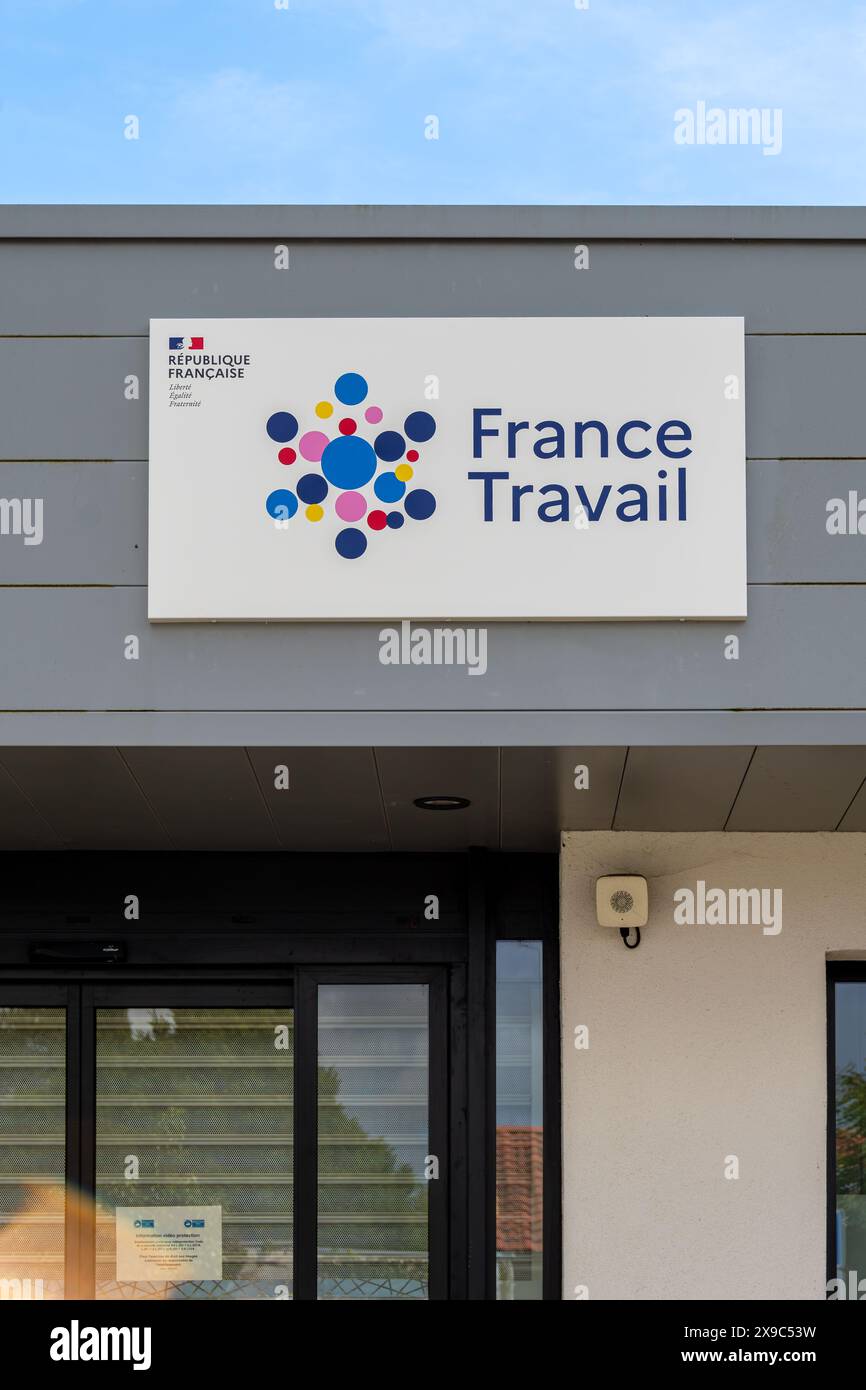 France economy unemployed hi-res stock photography and images - Alamy