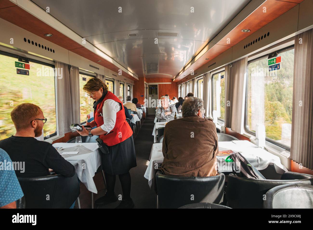 Dining carriage hi-res stock photography and images - Alamy
