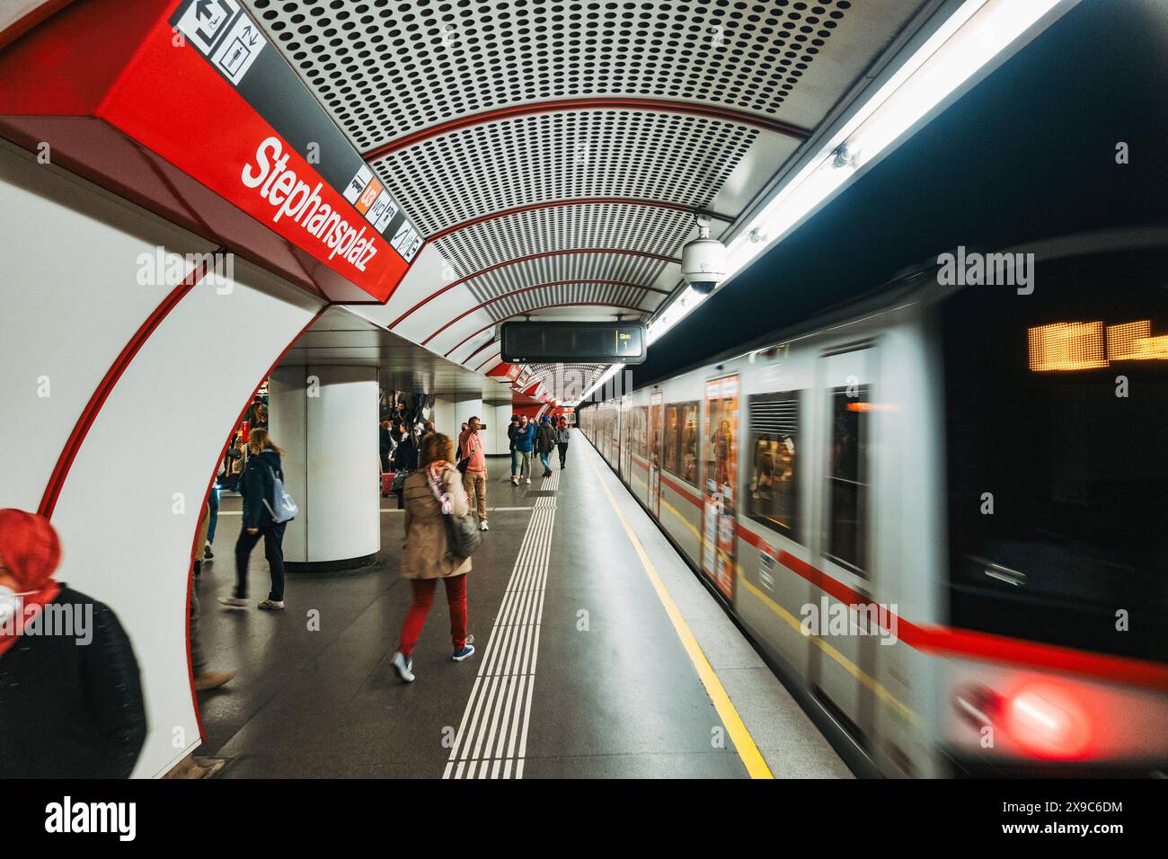 A metro train arriving at Stephansplatz station in Vienna Stock Photo ...