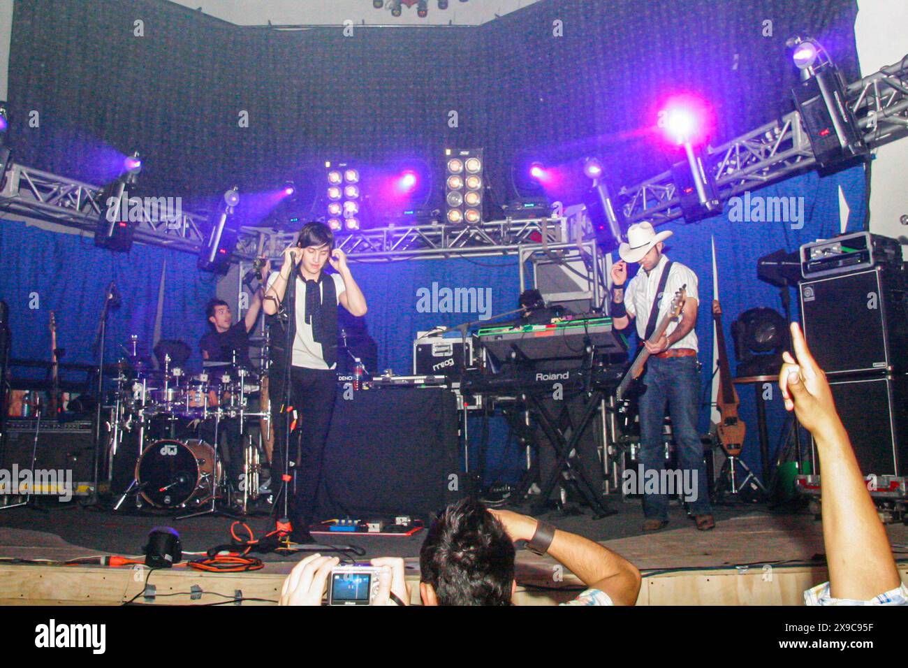 Kinky Mexican rock band, formed in 1998 as part of the Avanzada Regia ...