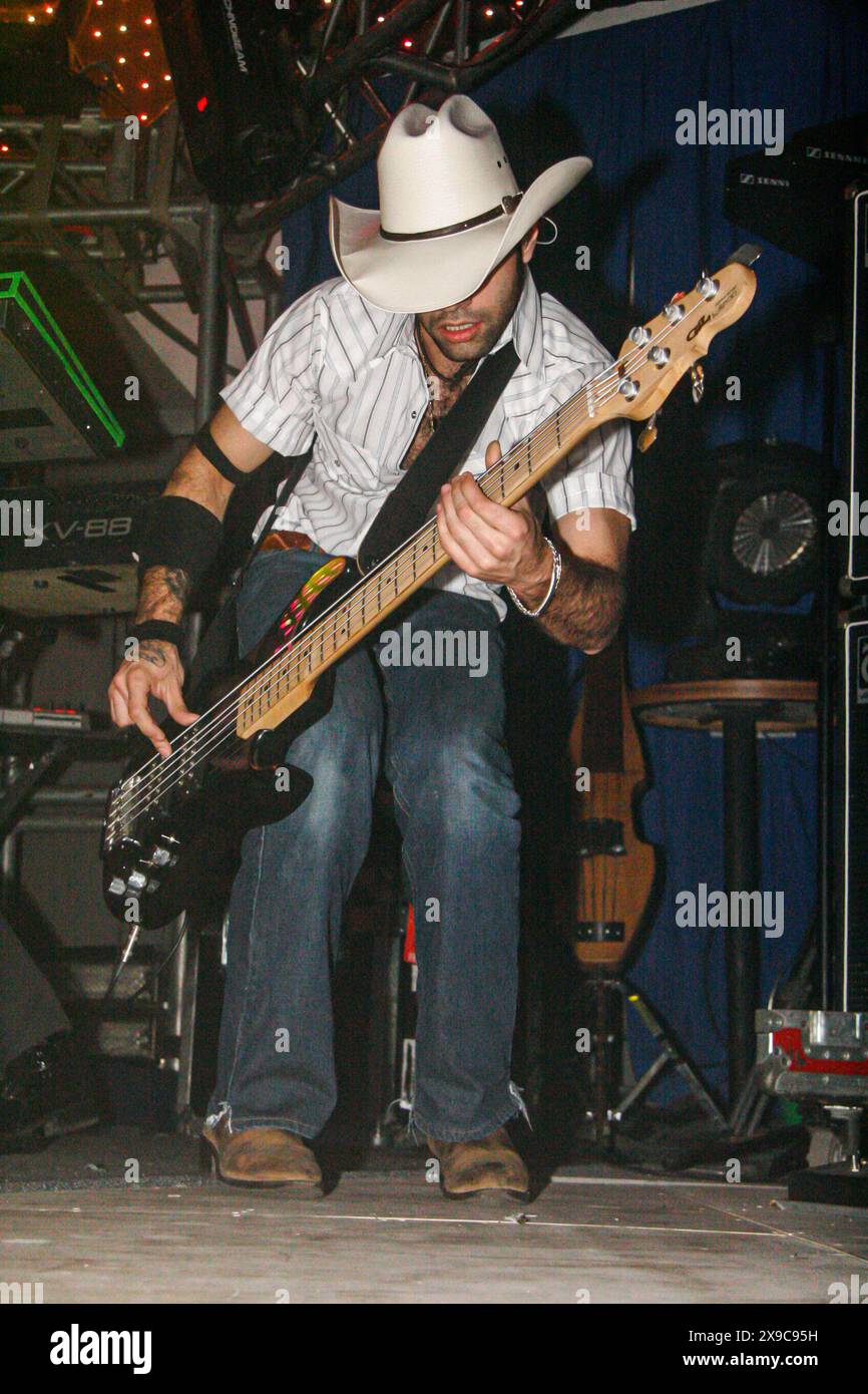 Kinky Mexican rock band, formed in 1998 as part of the Avanzada Regia ...