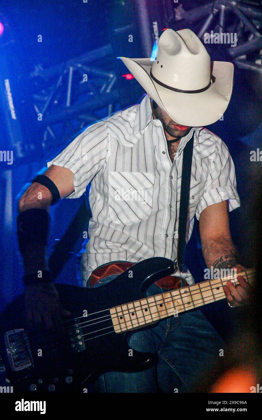 Kinky Mexican rock band, formed in 1998 as part of the Avanzada Regia ...