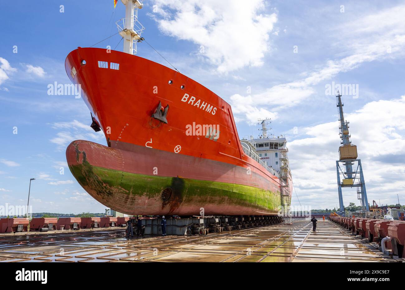 Oeltanker BRAHMS wird repariert Der Oeltanker BRAHMS wird auf der ...