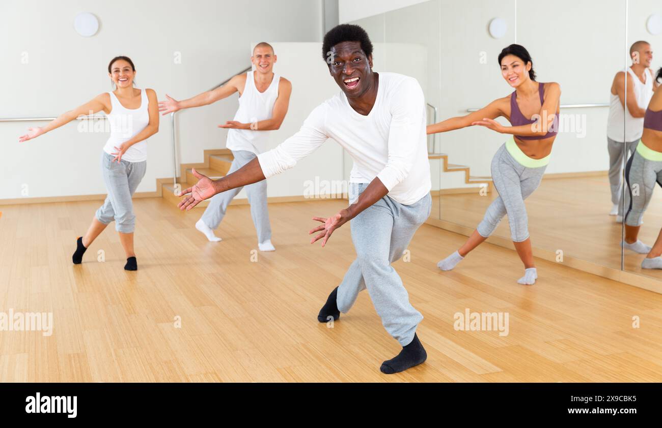 People learning swing steps hi-res stock photography and images - Alamy