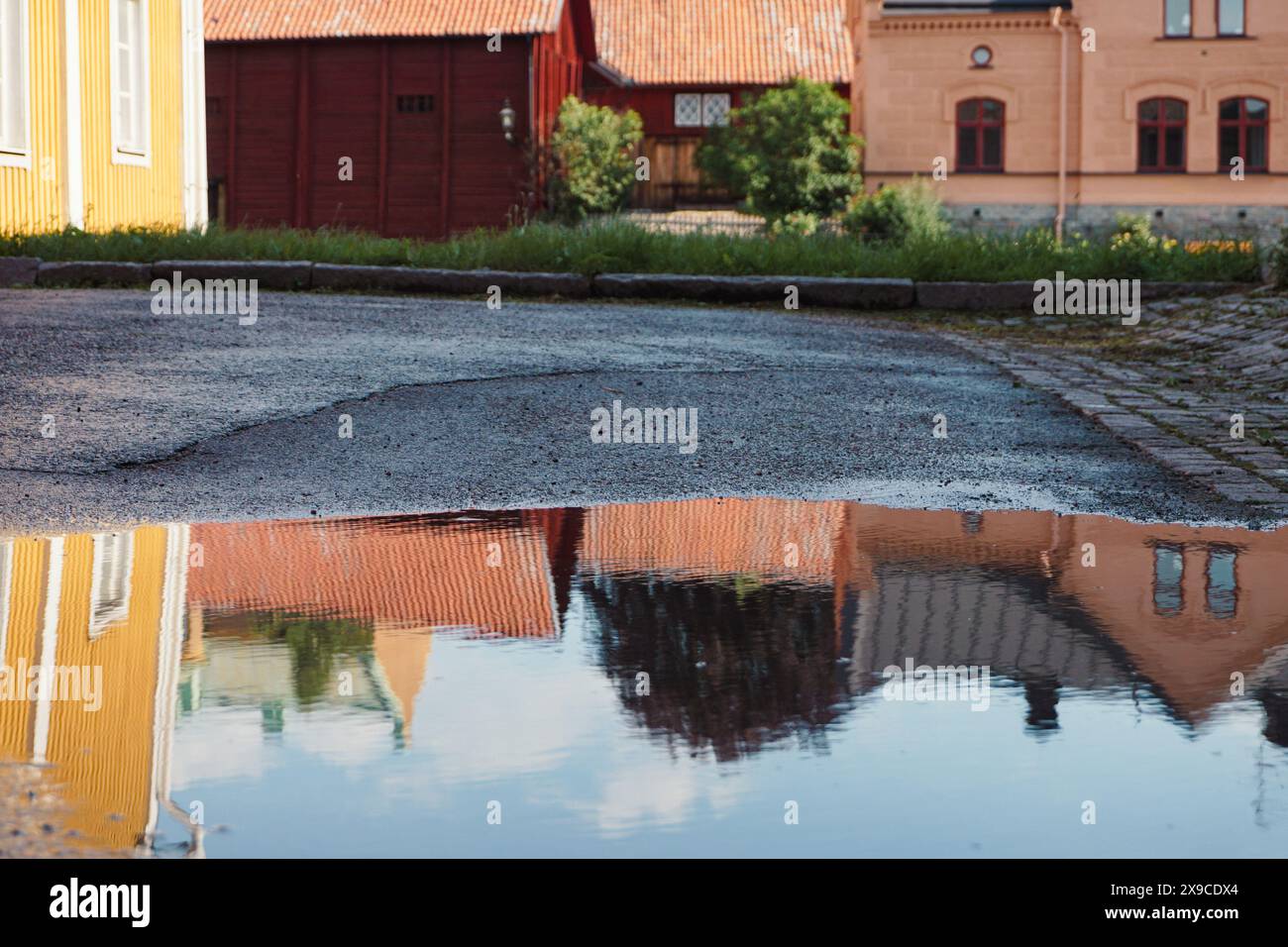 Water puddle roof hi-res stock photography and images - Alamy
