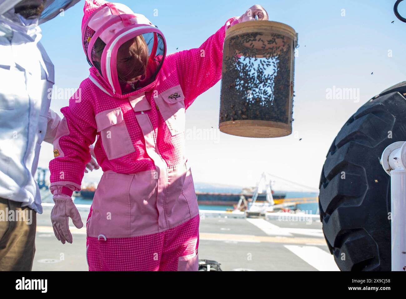 Uss newcomb hi-res stock photography and images - Alamy