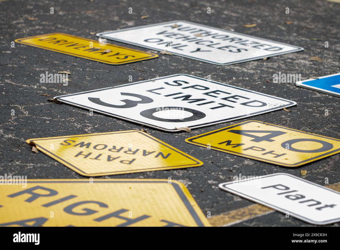 40 mph road signs hi-res stock photography and images - Alamy