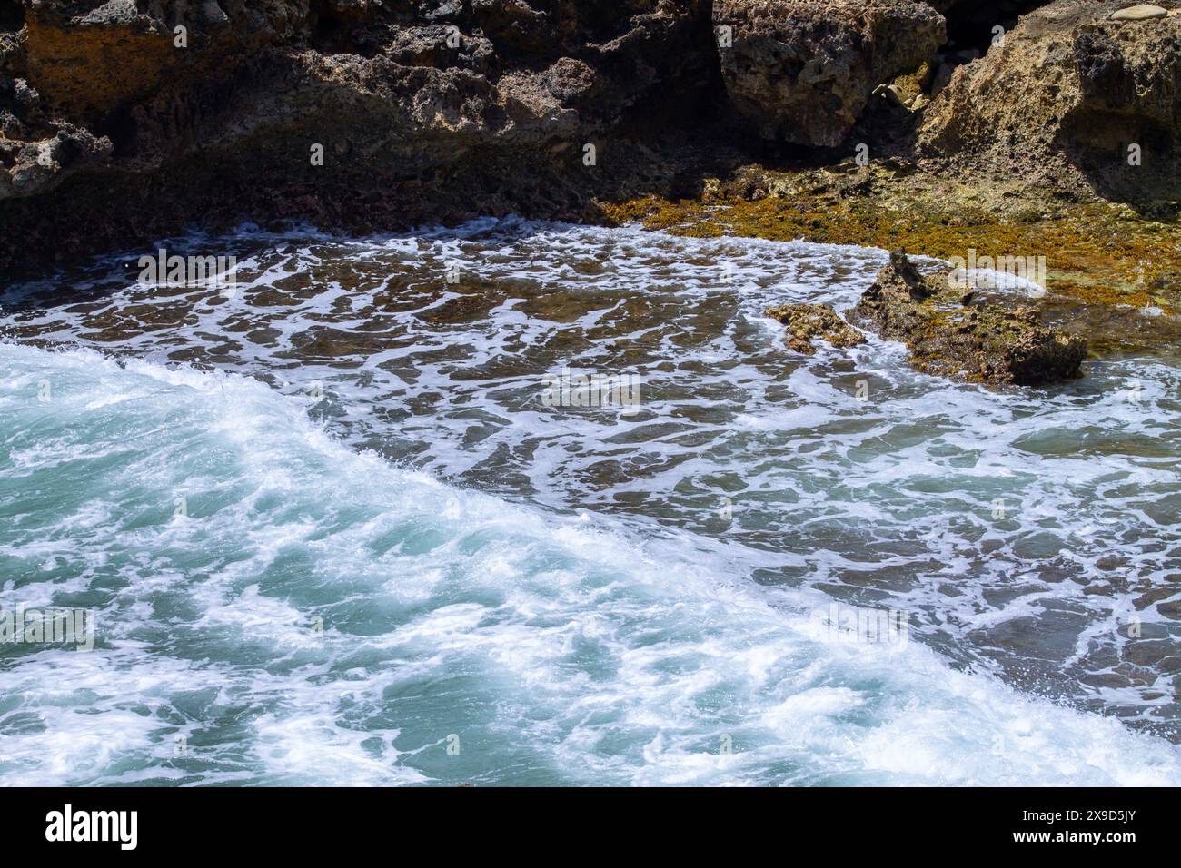 Waves breaking on the shore of the Caribbean Ocean in Curaçao Stock ...