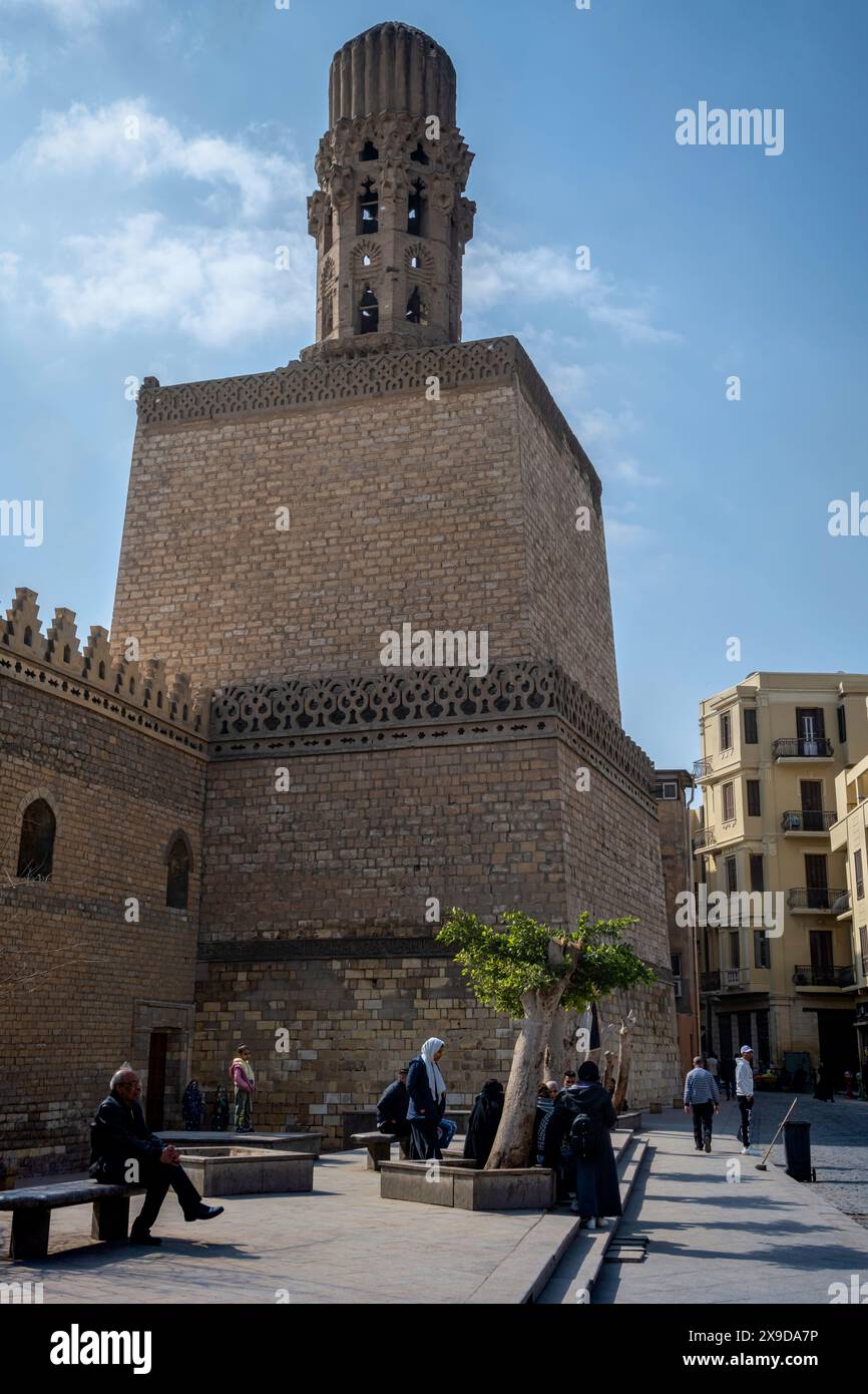Exterior of Al-Hakim Mosque in Al-Mu'izz Street, Old Cairo, Egypt ...