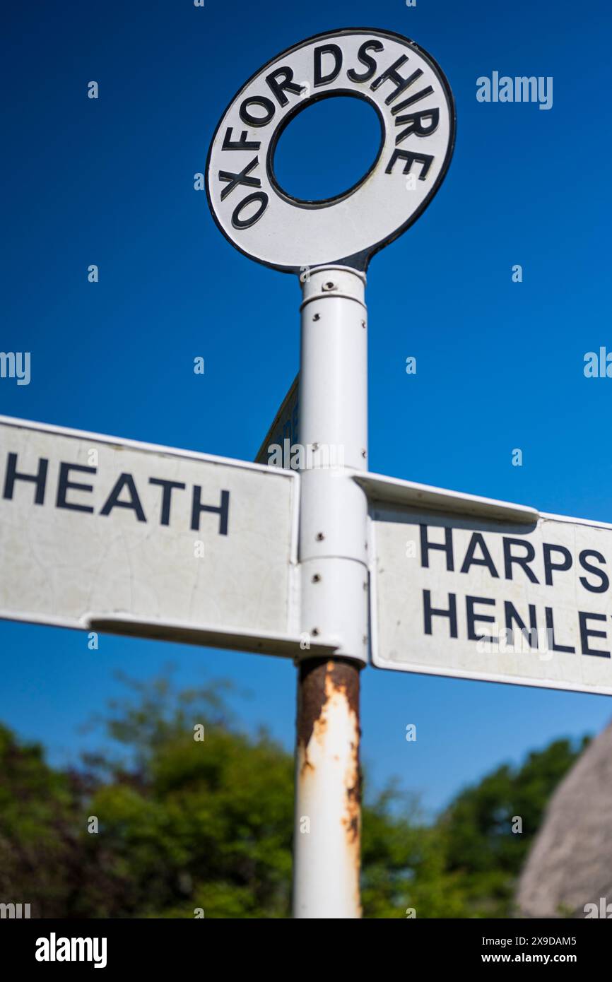 Harpsden henley on thames hi-res stock photography and images - Alamy