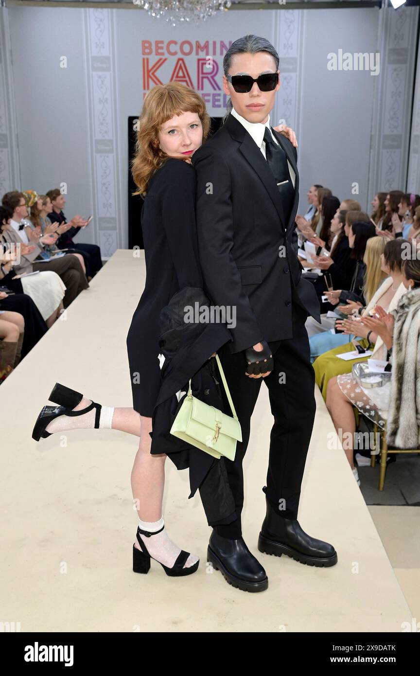 Sarah Bauerett und Helge Mark Lodder bei der Premiere der Disney Serie ...