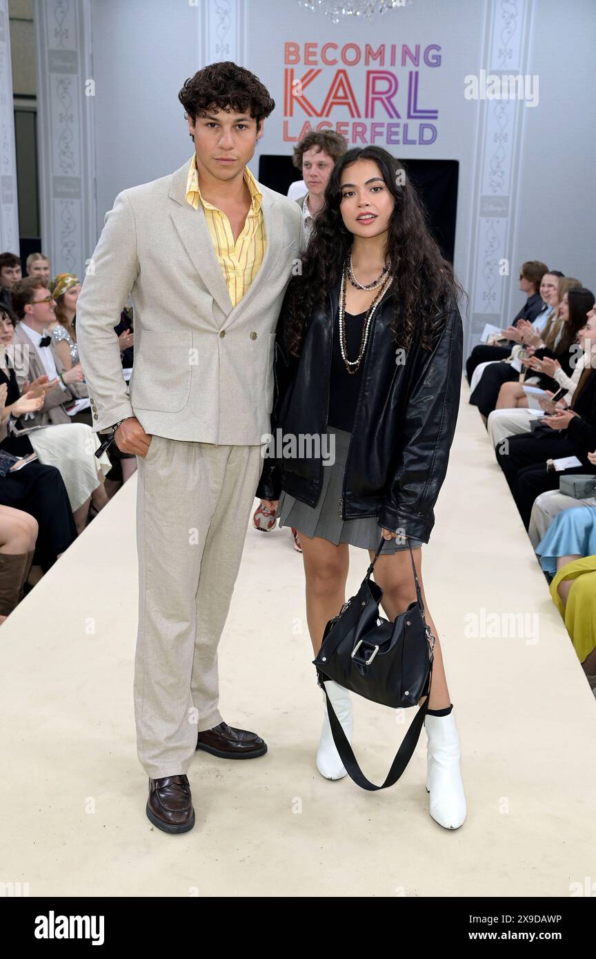 Leon Klein und Selina Mour bei der Premiere der Disney Serie 'Becoming Karl Lagerfeld' im Zoo ...