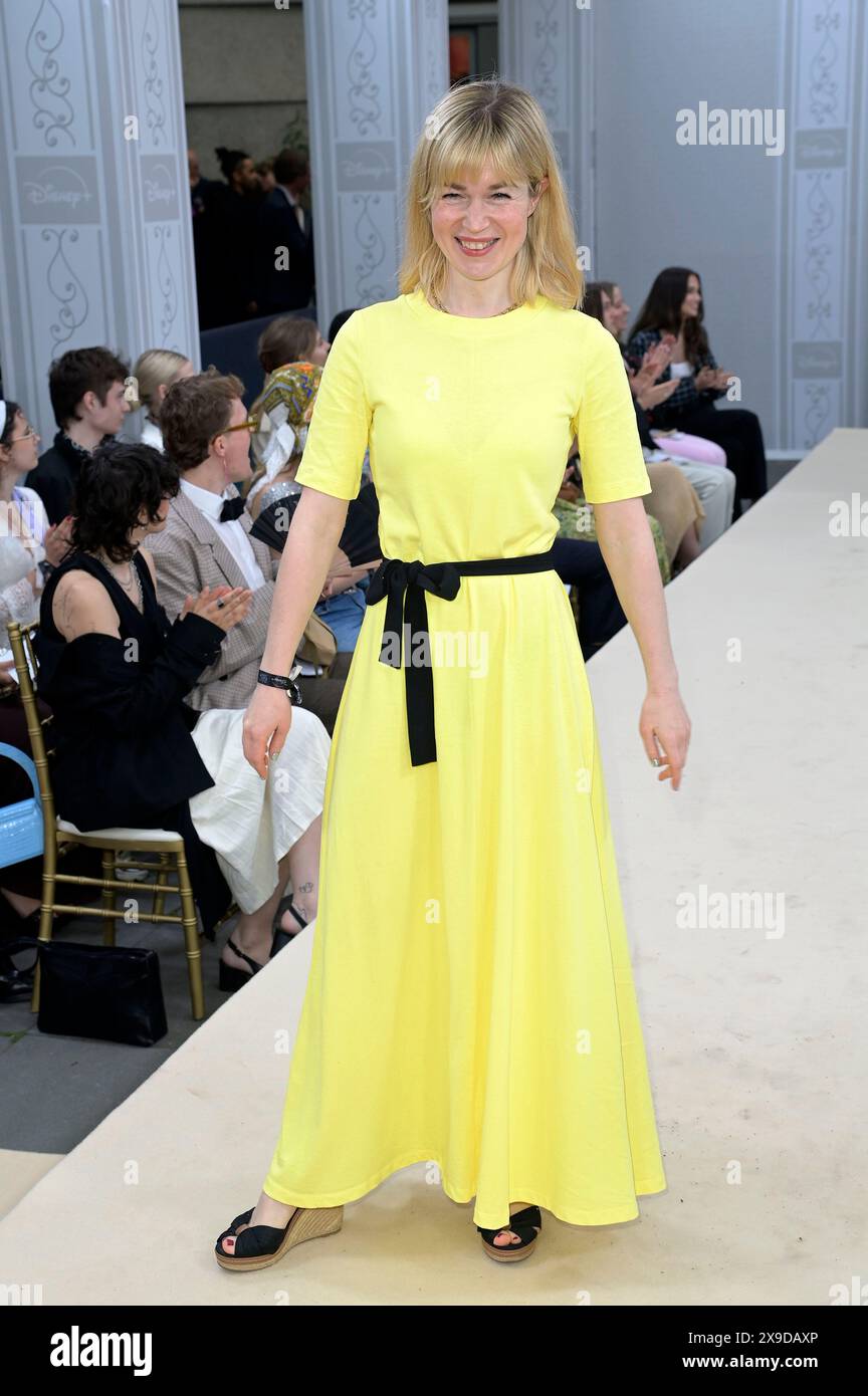 Laura Fischer bei der Premiere der Disney Serie 'Becoming Karl ...