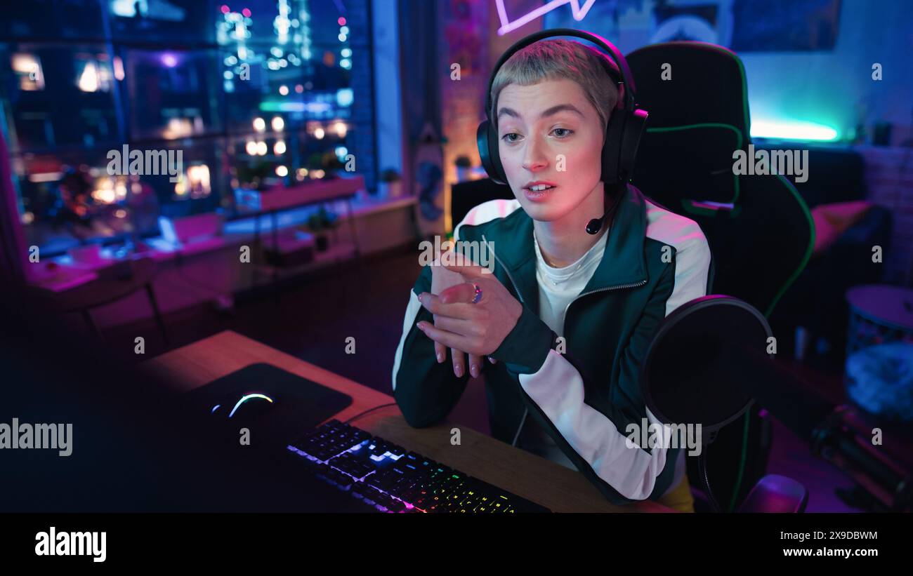 Streamer live hi-res stock photography and images - Alamy