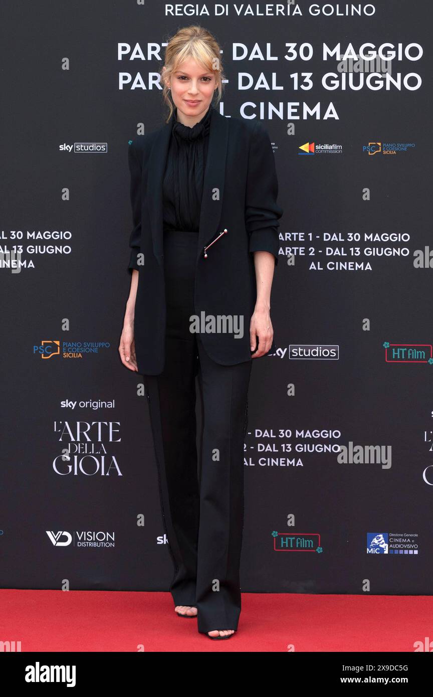 Alma Noce bei der Premiere der Sky-Serie 'L'arte della gioia' im Cinema ...