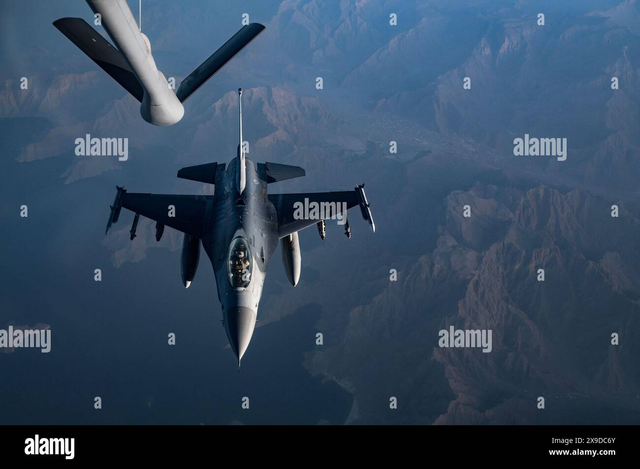 A U.S. Air Force F-16 Fighting Falcon from Aviano Air BaseÕs 510th ...