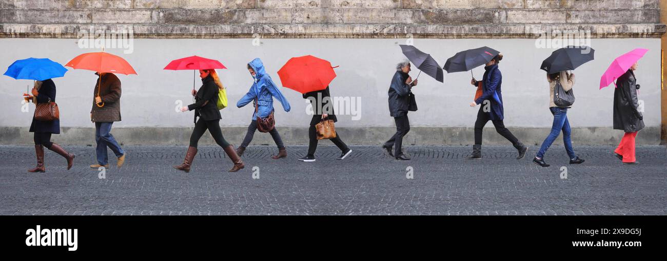 München, Wetter, Regen, Regenschirm, Dauerregen, Starkregen, Unwetter ...