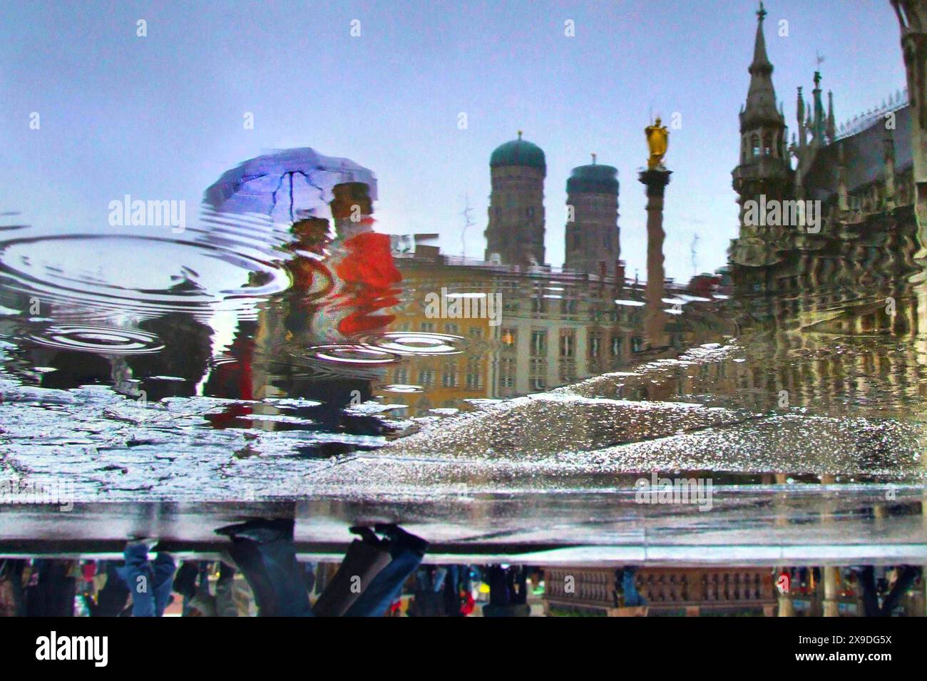 München, Wetter, Regen, Regenschirm, Dauerregen, Starkregen, Unwetter ...