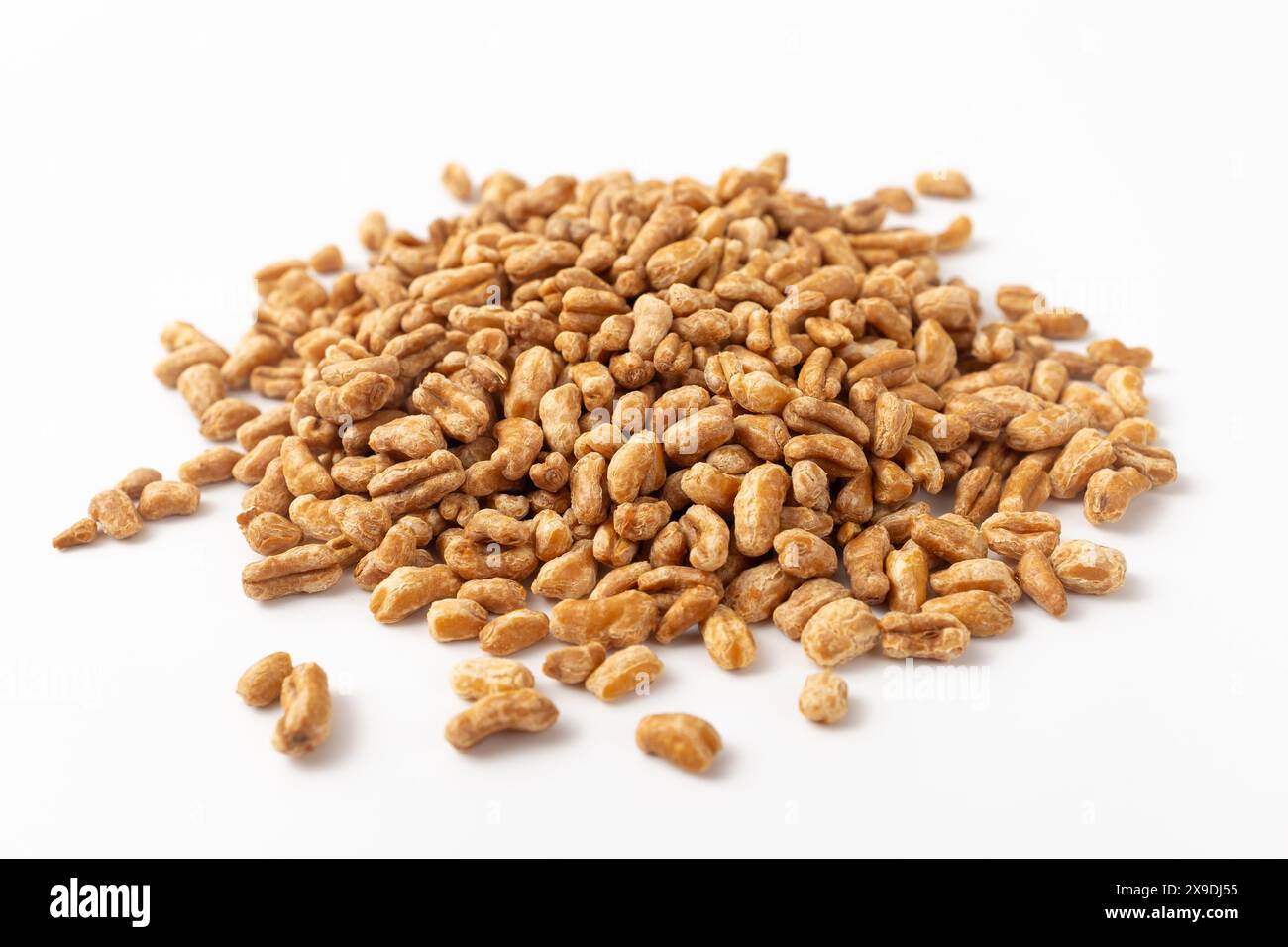 Roasted kamut on white background Stock Photo - Alamy