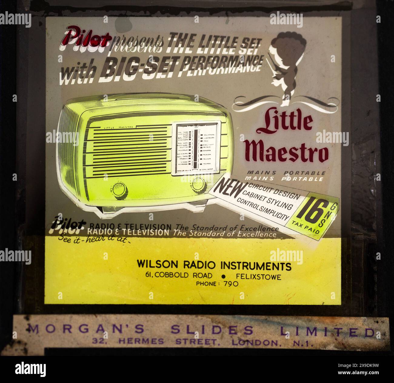 1950s radio transistor hi-res stock photography and images - Alamy
