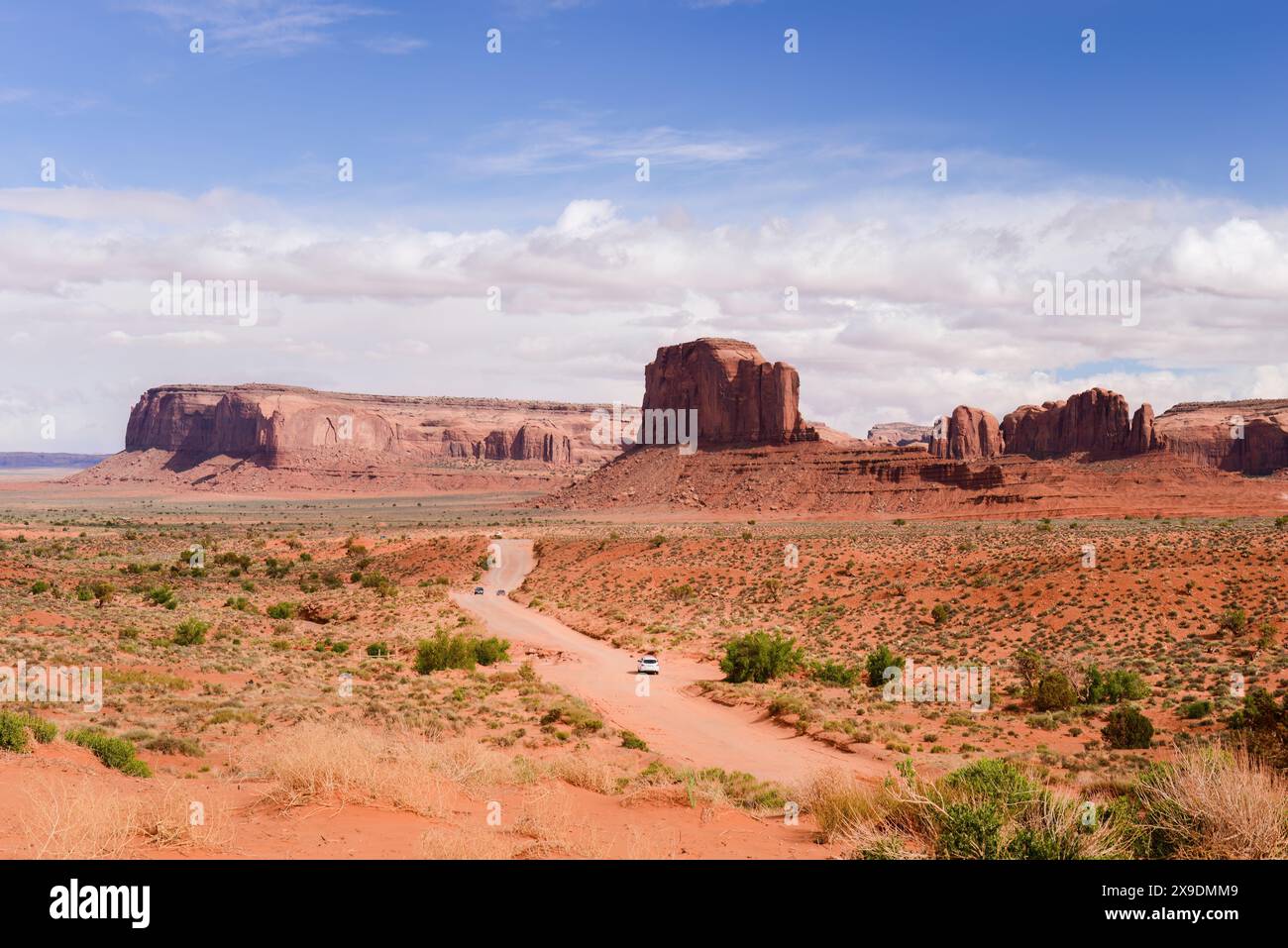 Cars travelling on the road in Monument Valley Navajo Tribal Park ...