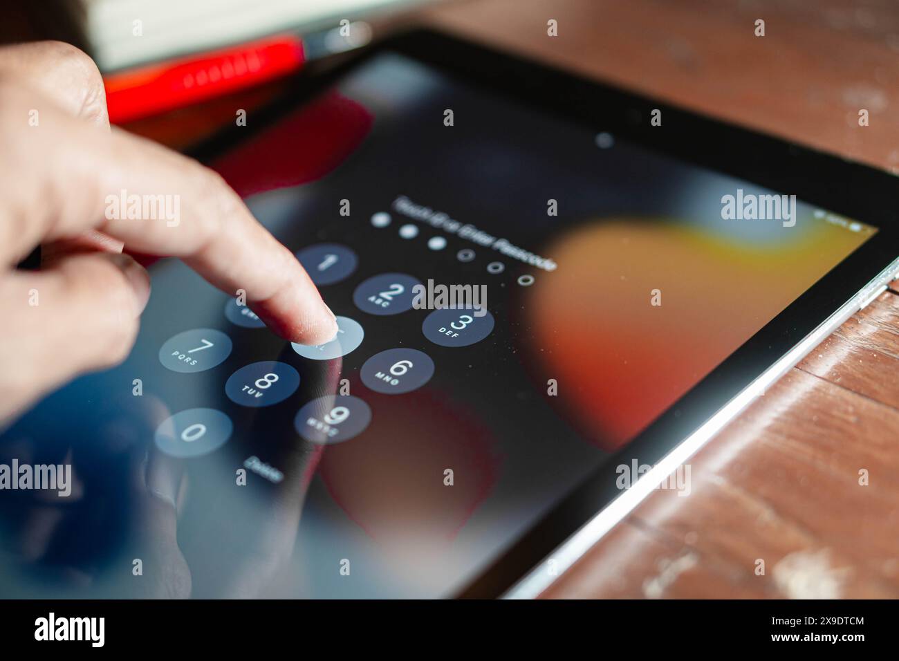 Family no communication screen hi-res stock photography and images - Alamy