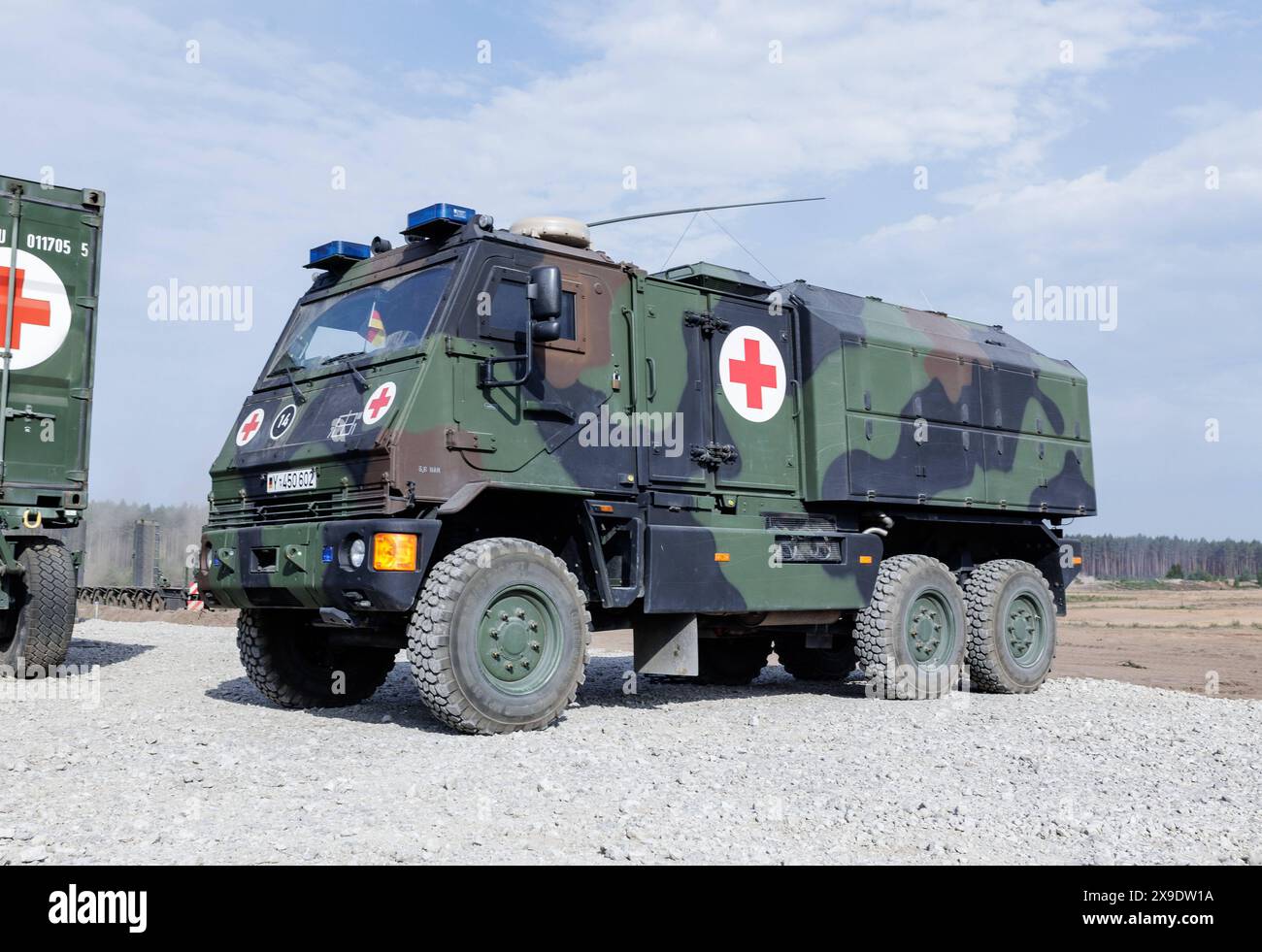 Der gepanzerte Rettungswagen Duro 3 Yak des Sanitaetsdienstes der ...