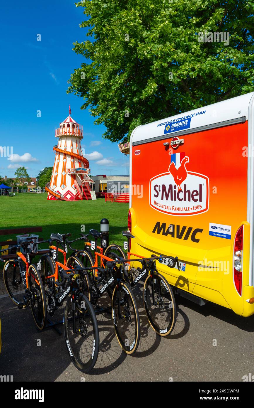 Logo classique ford hi-res stock photography and images - Alamy