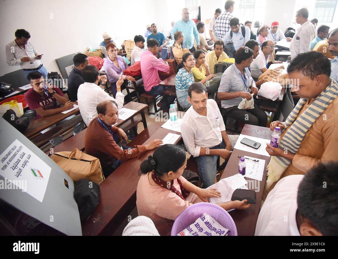 Patna, India. 30th May, 2024. PATNA, INDIA - MAY 30: Poll officials ...