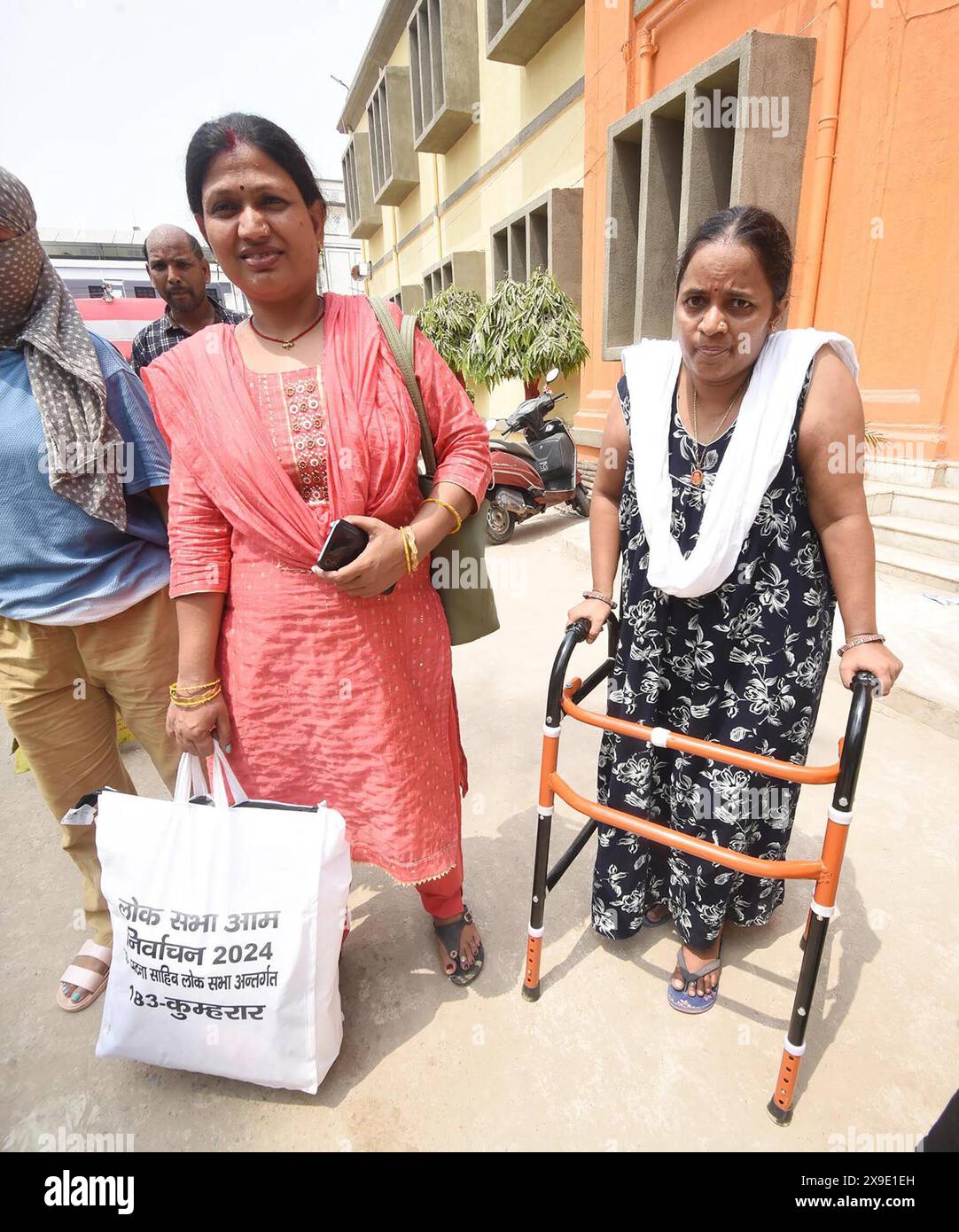 Patna, India. 30th May, 2024. PATNA, INDIA - MAY 30: Poll officials ...