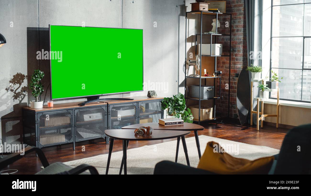 Smart tv chroma key in hi-res stock photography and images - Alamy