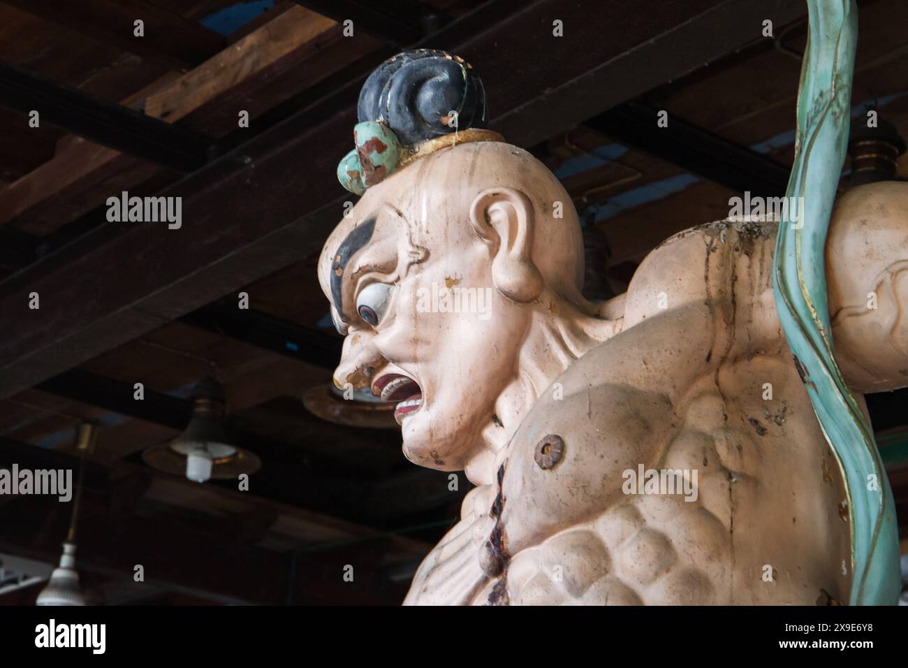Nio guardians buddhist temples hi-res stock photography and images - Alamy
