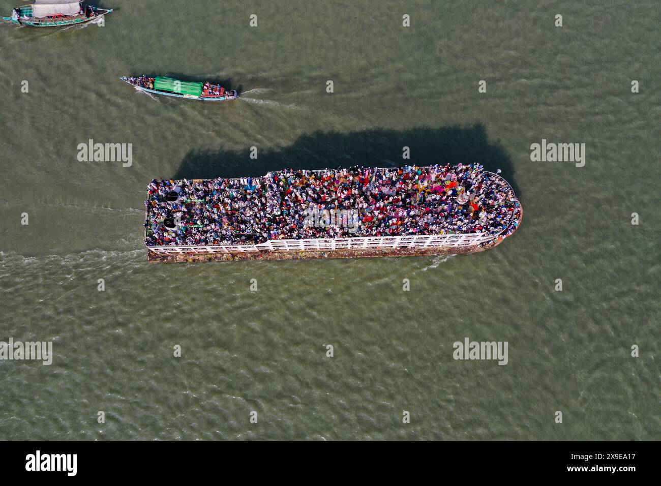 Devotees crowd the rooftops of vessels as they journey to attend the ...