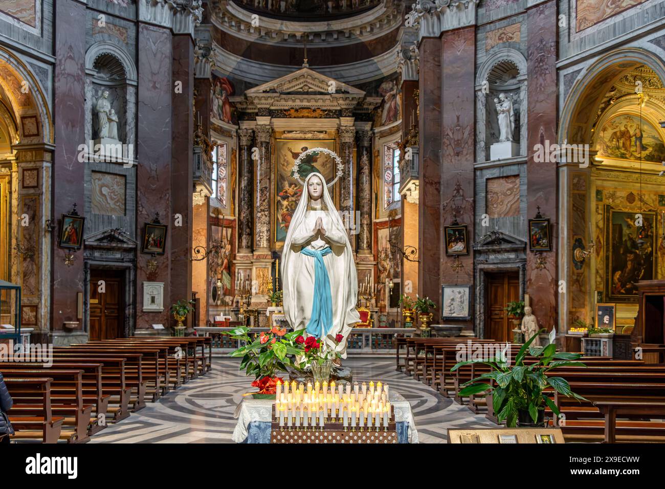 A statue of The Virgin Mary and the interior of Chiesa di San Giacomo ...