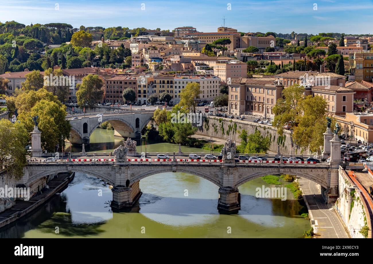 Tiber river through rome italy hi-res stock photography and images - Alamy
