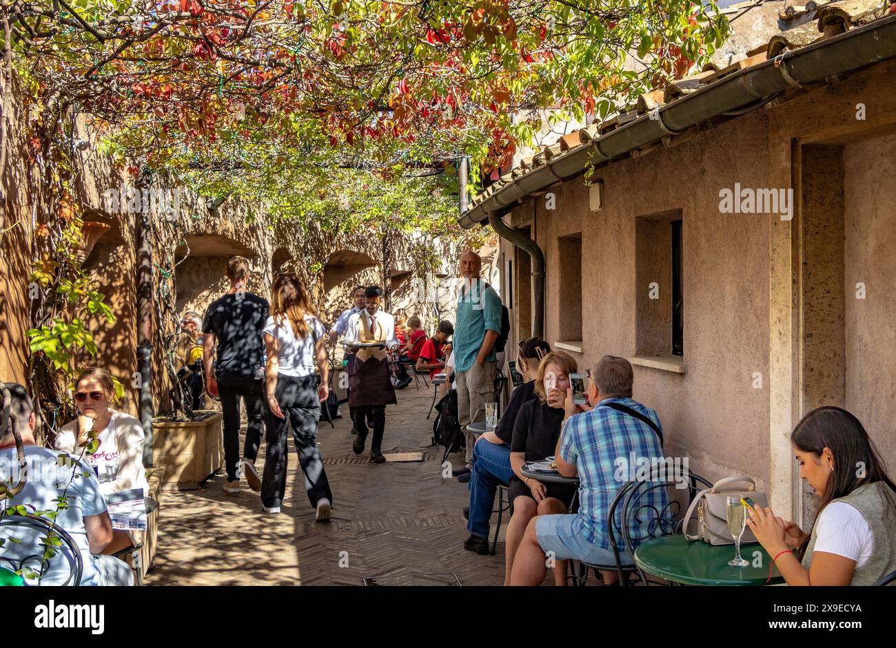 Castel sant angelo cafe hi-res stock photography and images - Alamy