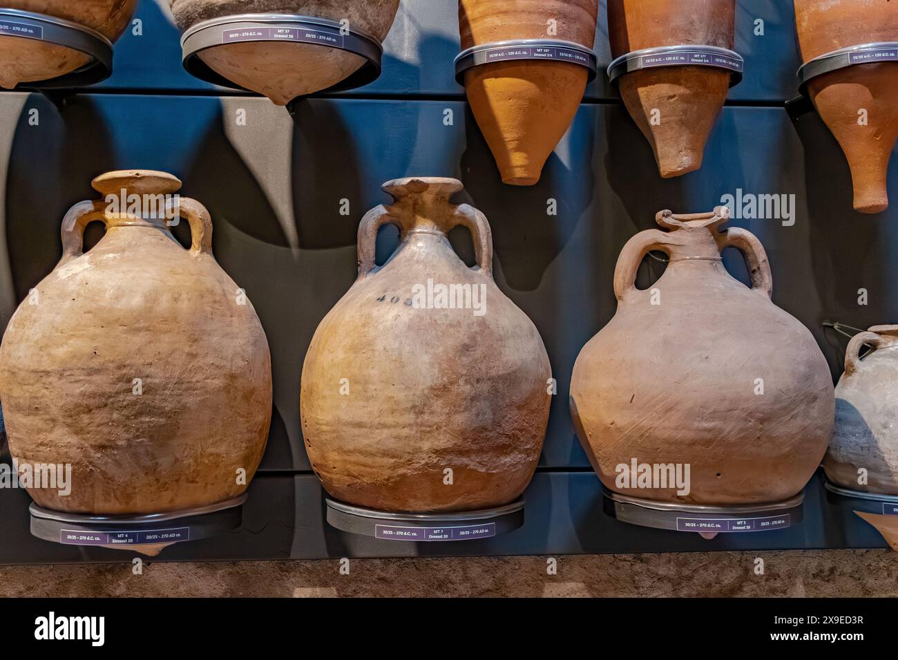 Roman pottery hi-res stock photography and images - Alamy