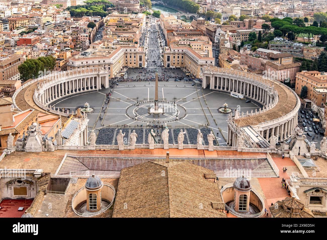 St. Peter's Square, Piazza San Pietro one of the largest and most ...