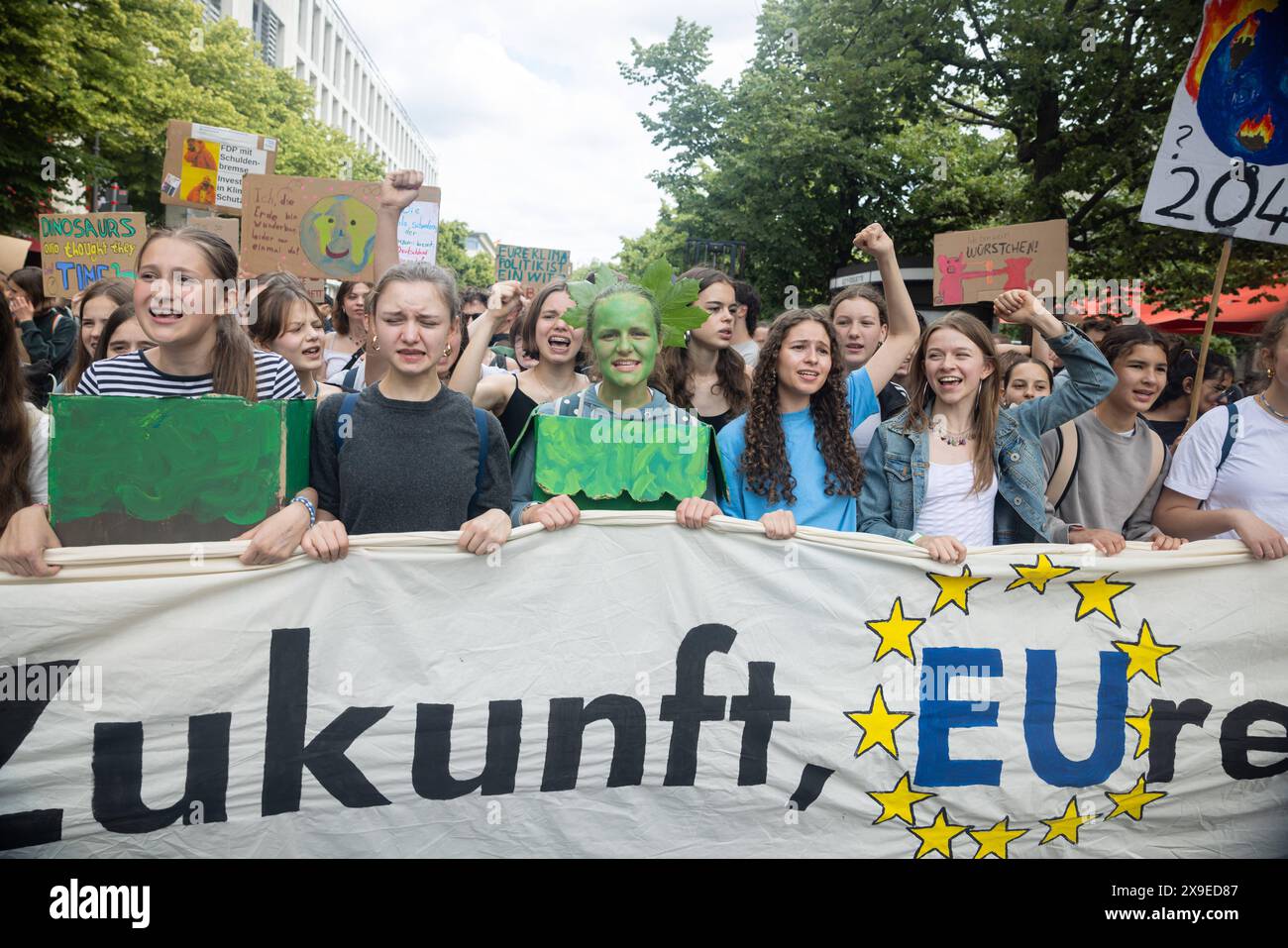 Klimastreik zur EU-Wahl Deutschland, Berlin am 31.05.2024: Samira ...