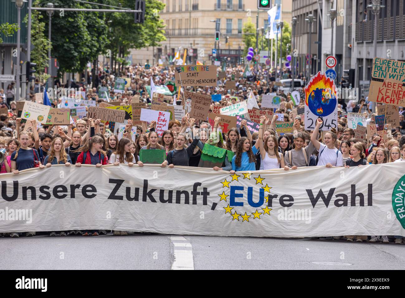 Klimastreik zur EU-Wahl Deutschland, Berlin am 31.05.2024: Samira ...