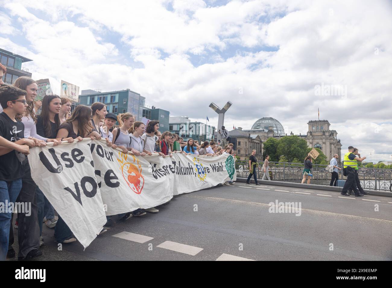 Klimastreik zur EU-Wahl Deutschland, Berlin am 31.05.2024: Samira ...