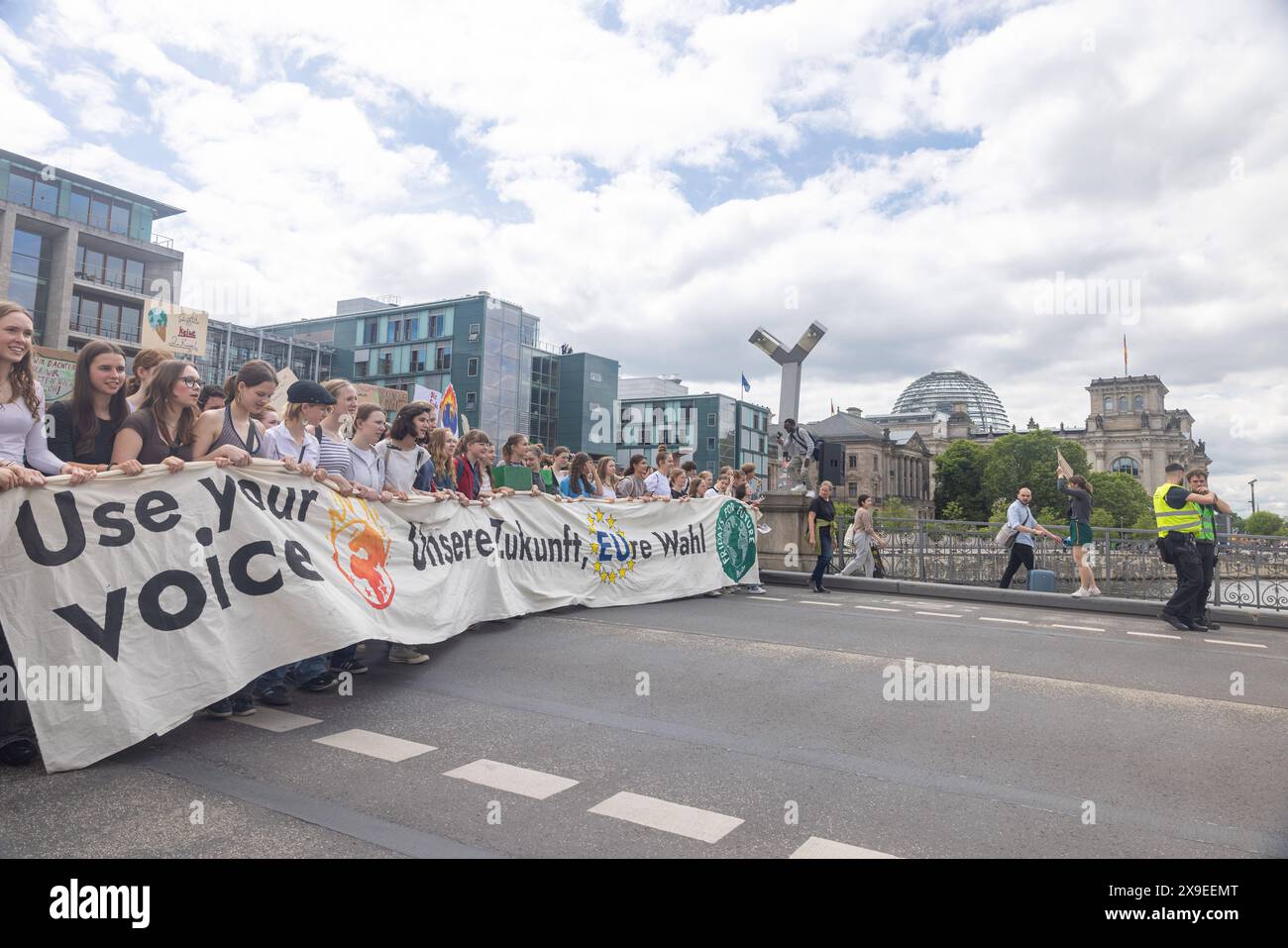 Klimastreik zur EU-Wahl Deutschland, Berlin am 31.05.2024: Samira ...