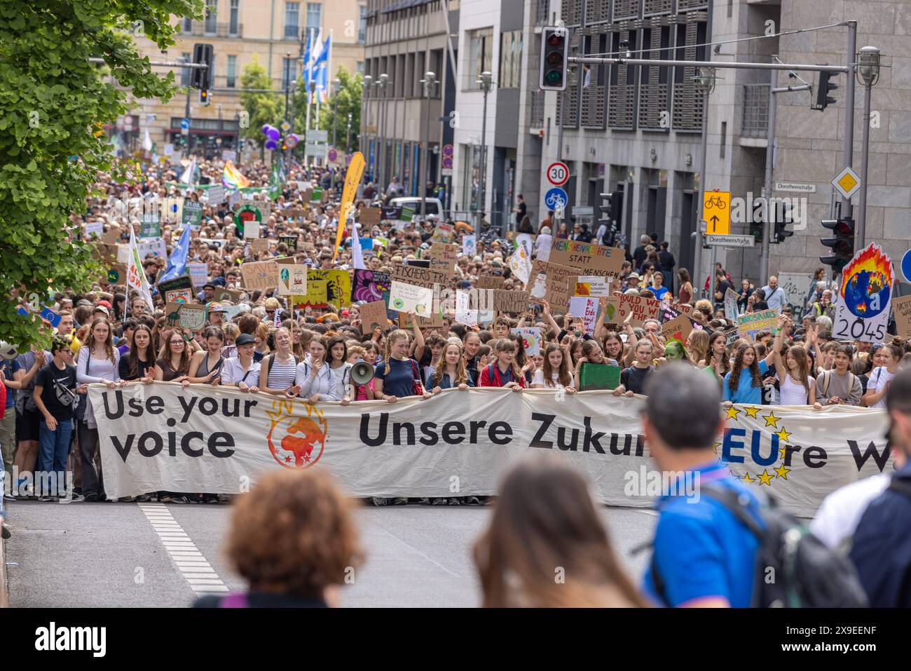 Klimastreik zur EU-Wahl Deutschland, Berlin am 31.05.2024: Samira ...